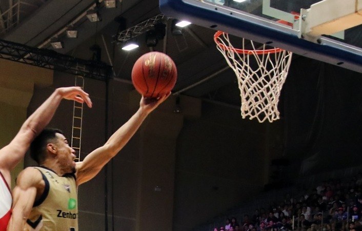 How to Do a Layup in Basketball (6-Step Guide)