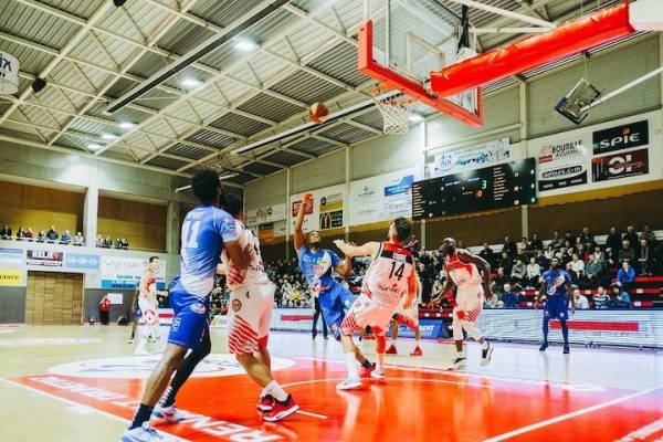 What is a Charge in Basketball? (Definition and Examples)