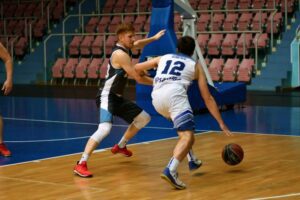 How to Play Pickup Basketball (Unwritten Rules Explained)